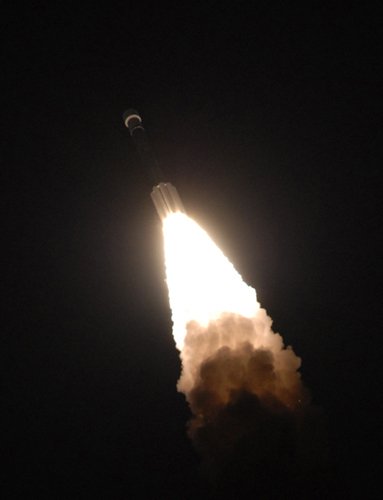 Delta II launches Phoenix Mars lander photos