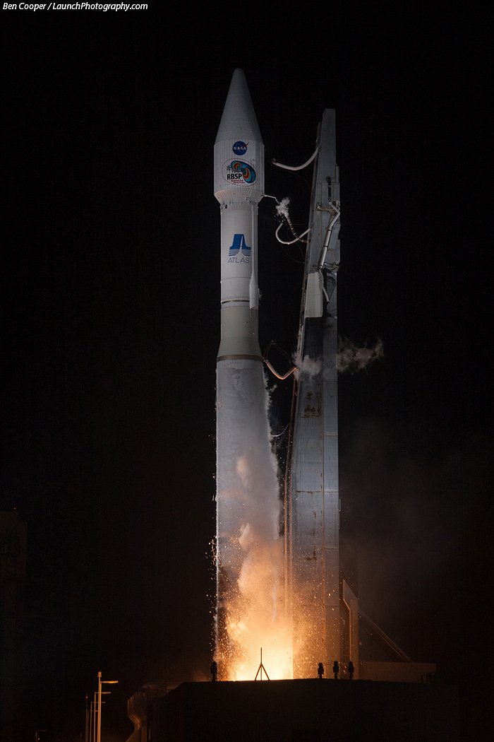Atlas V launches RBSP photos