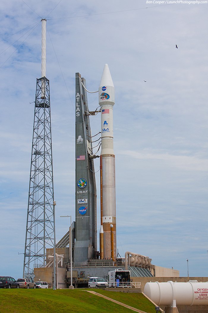 Atlas V launches RBSP photos