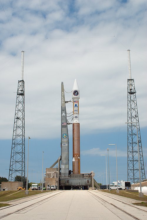 Atlas V launches SBIRS GEO-1 photos
