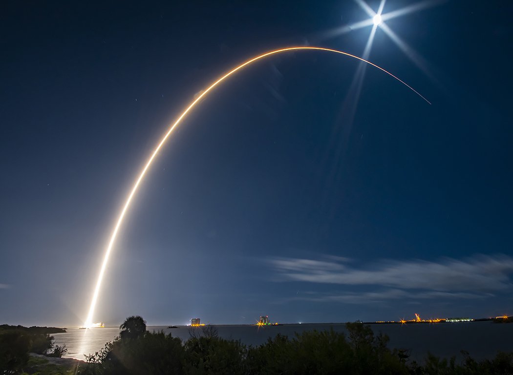 Atlas V launches Solar Orbiter photos