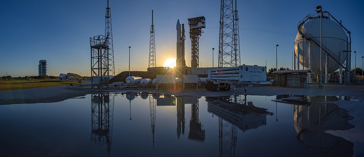 Atlas V launches Solar Orbiter photos