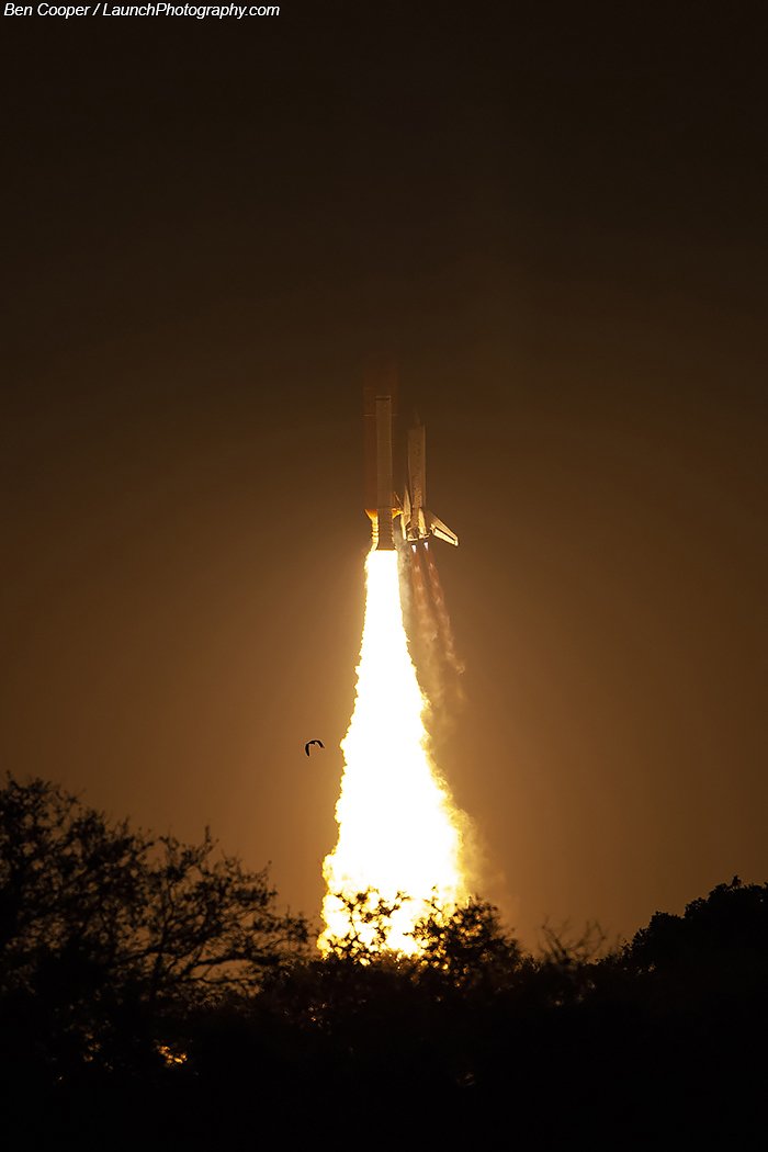 STS-119 Discovery launches ISS solar array photos