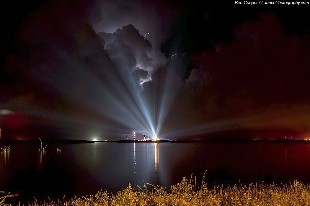 STS-128 Discovery ISS resupply launch photos