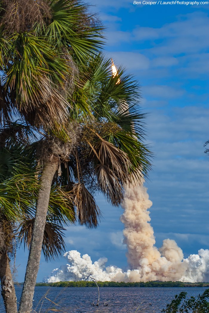 Sts 129 Atlantis Iss Resupply Launch Photos