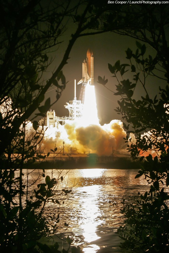 STS-131 Discovery ISS resupply launch photos