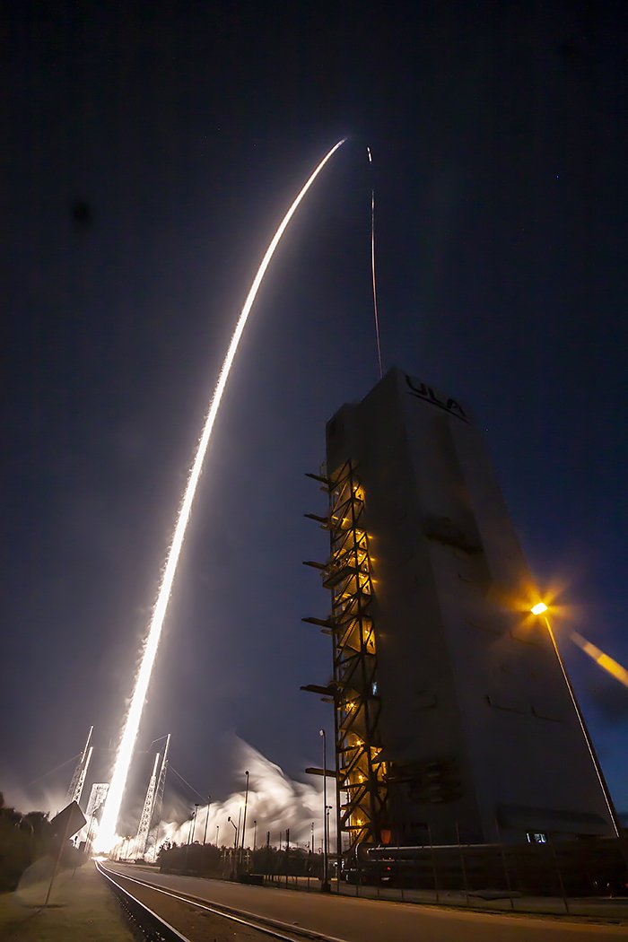 Atlas V launches Starliner OFT-1 photos