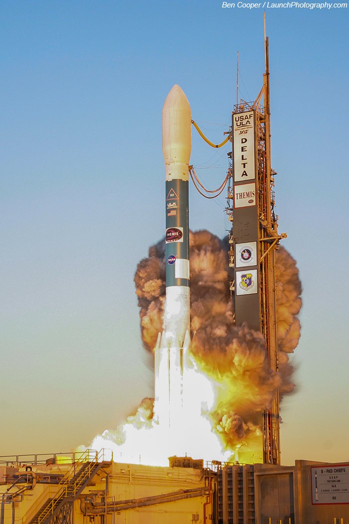 Delta II launches THEMIS photos