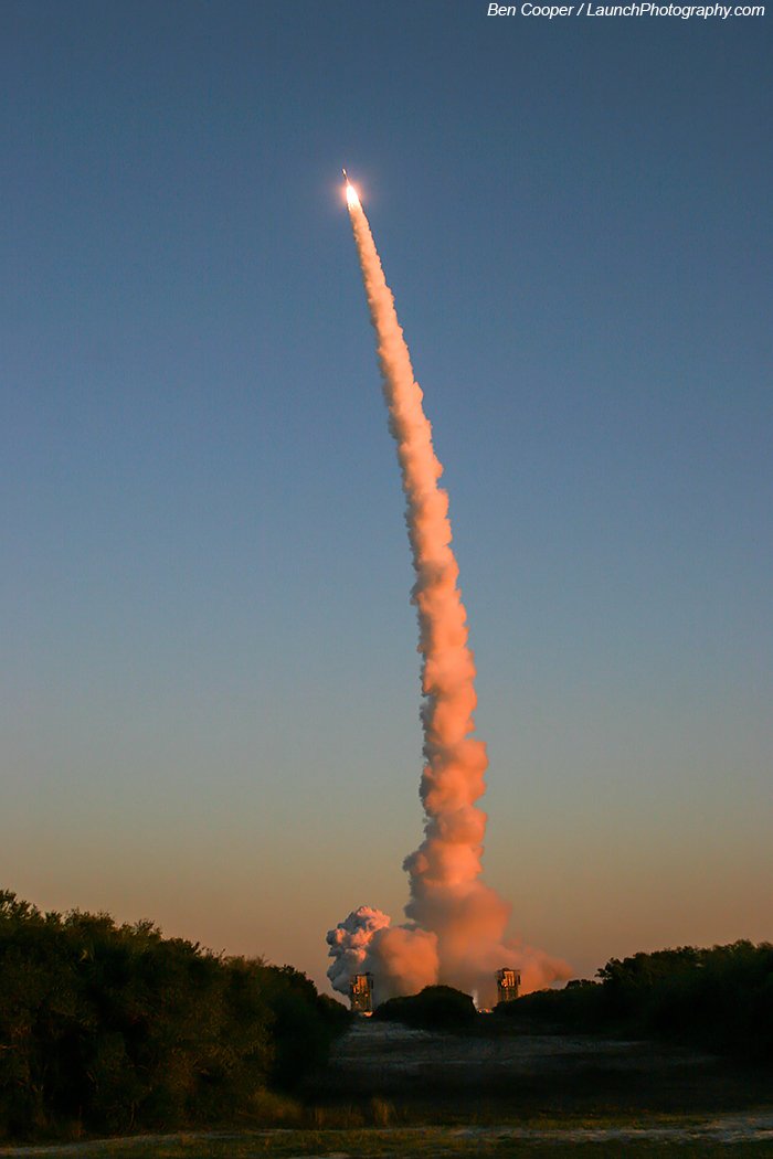 Delta II launches THEMIS photos