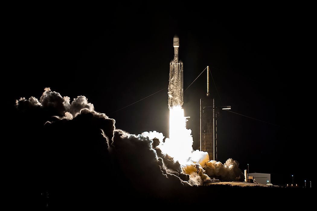 Falcon Heavy launches USSF-52 photos