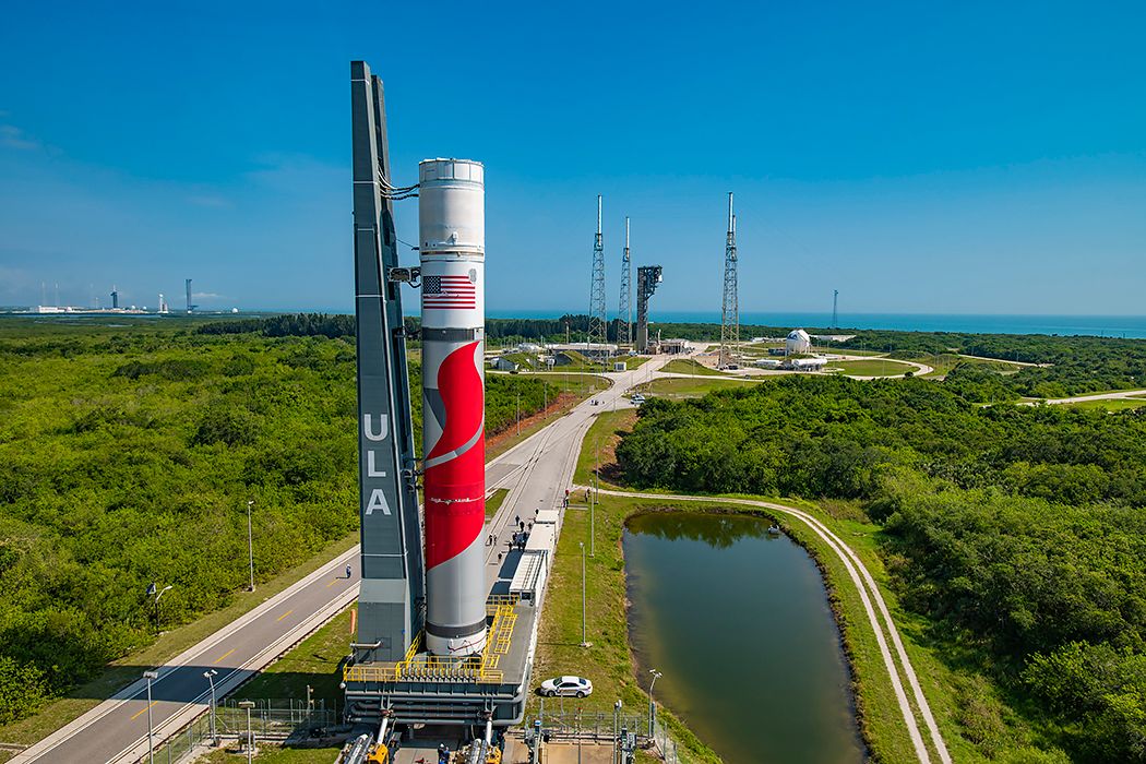 First Vulcan rocket launches Peregrine lunar lander photos