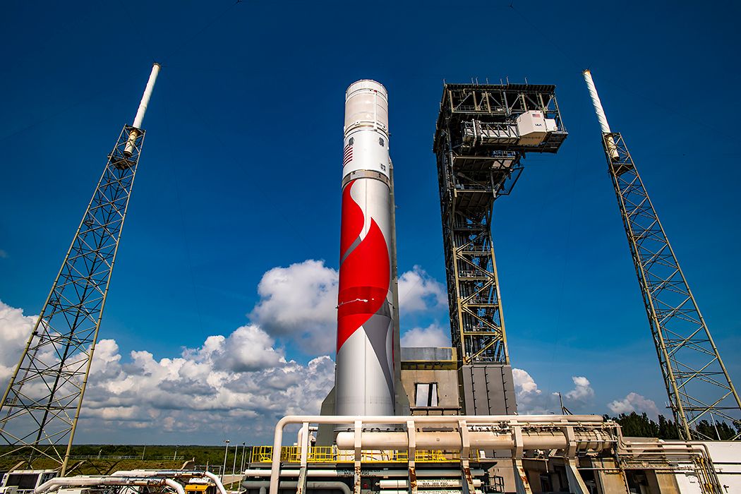 First Vulcan rocket launches Peregrine lunar lander photos