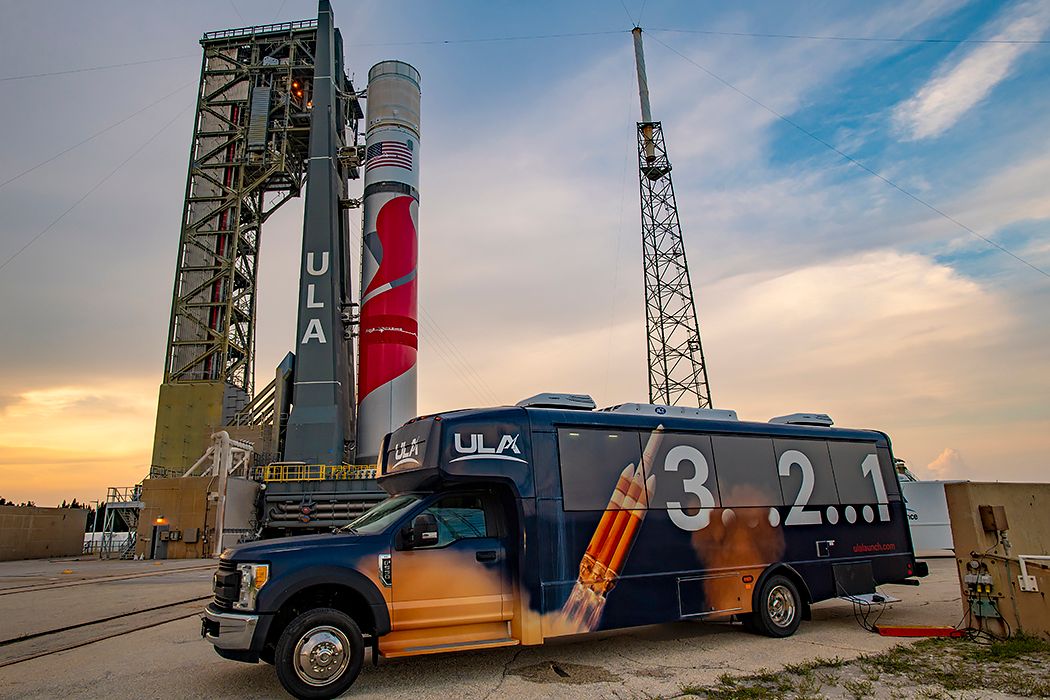 First Vulcan rocket launches Peregrine lunar lander photos