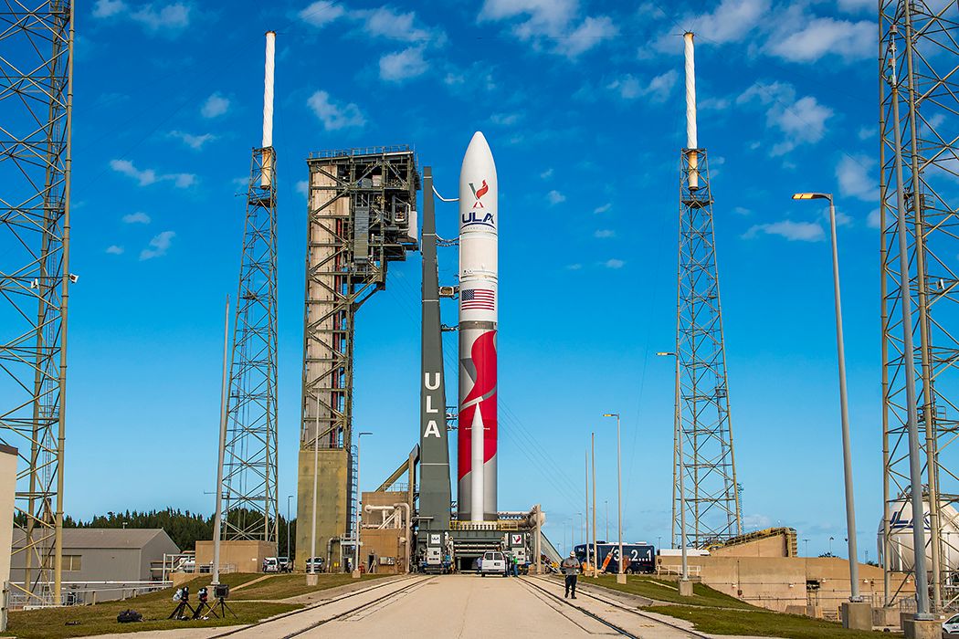 First Vulcan rocket launches Peregrine lunar lander photos