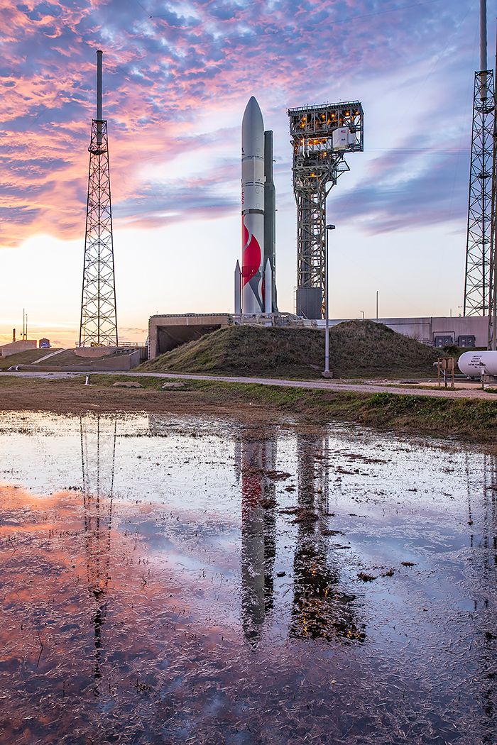 First Vulcan rocket launches Peregrine lunar lander photos