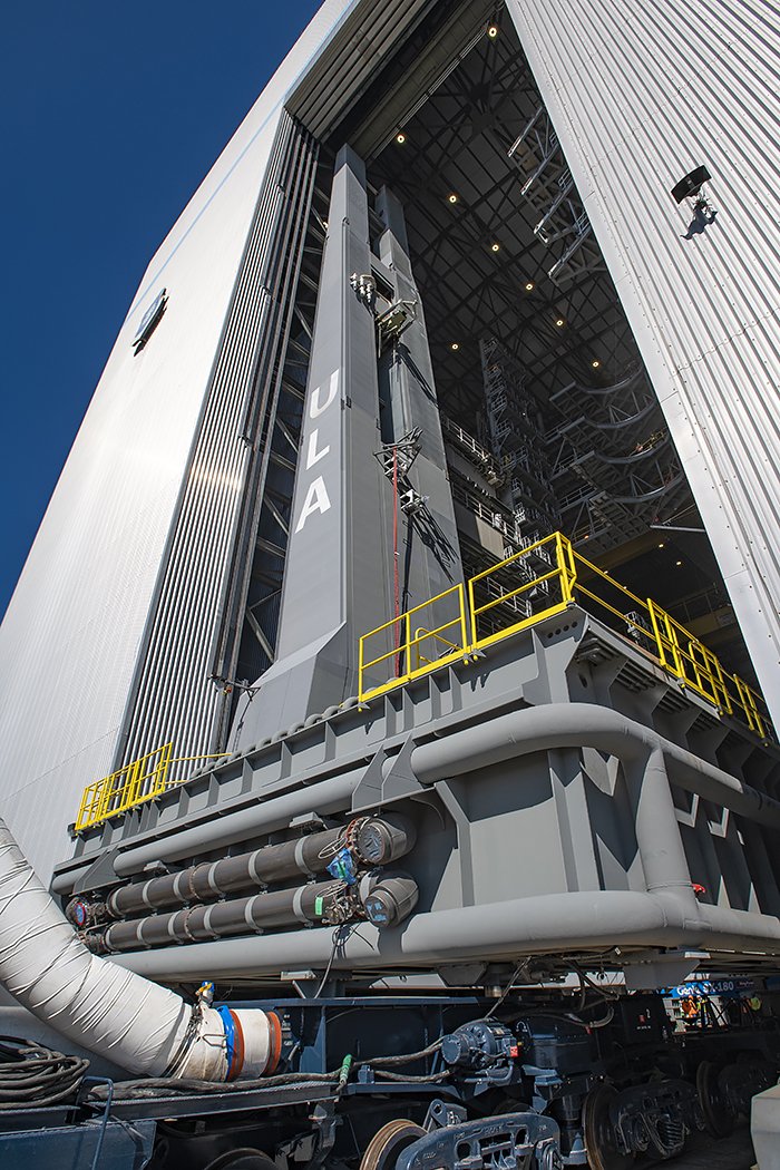 First Vulcan rocket launches Peregrine lunar lander photos