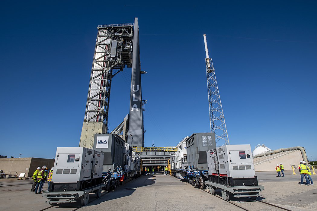 First Vulcan rocket launches Peregrine lunar lander photos