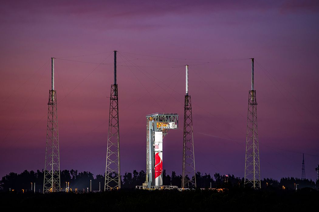 First Vulcan rocket launches Peregrine lunar lander photos