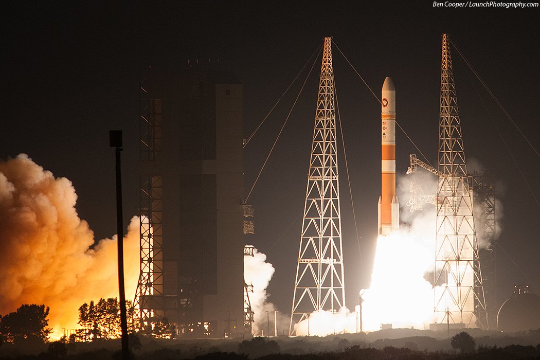 Delta IV launches WGS-5 photos