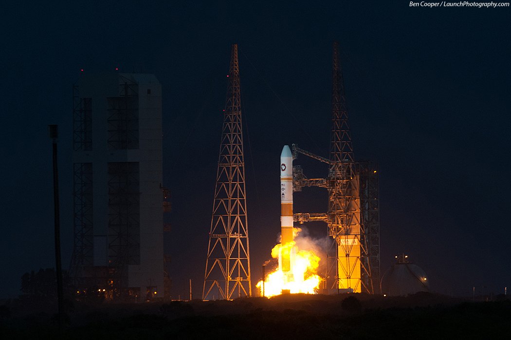 Delta IV launches WGS-5 photos