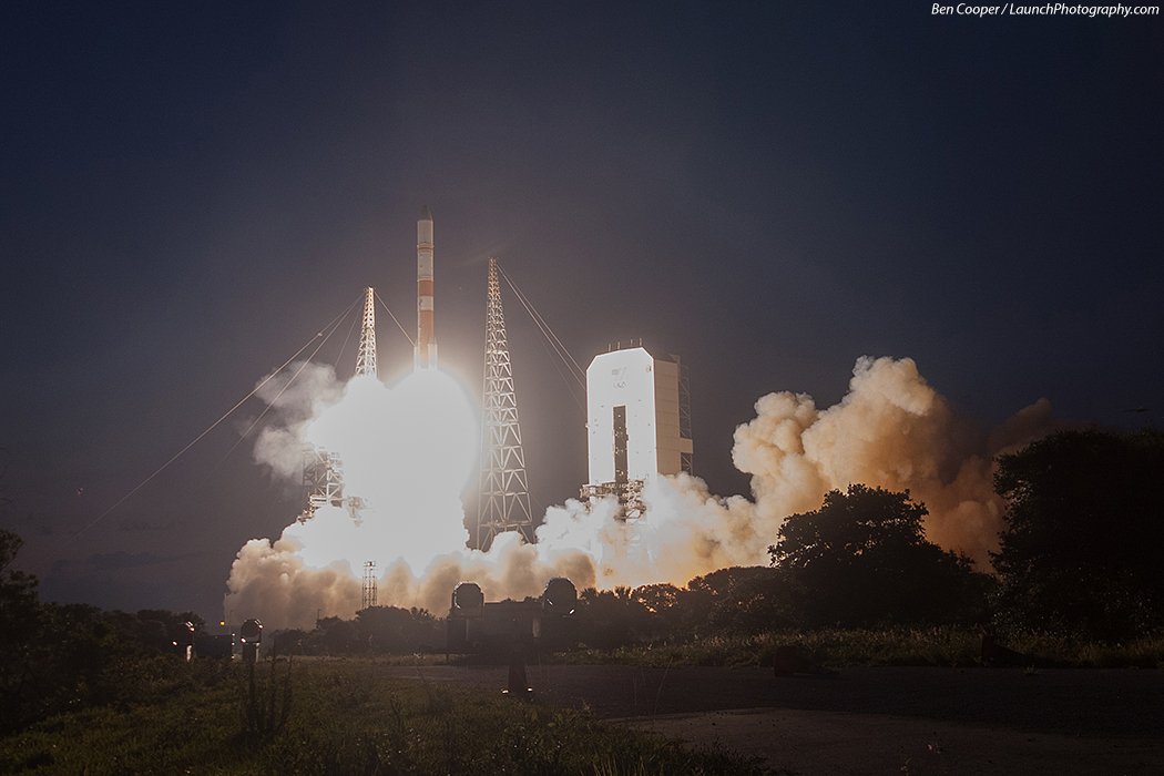 Delta IV launches WGS-5 photos