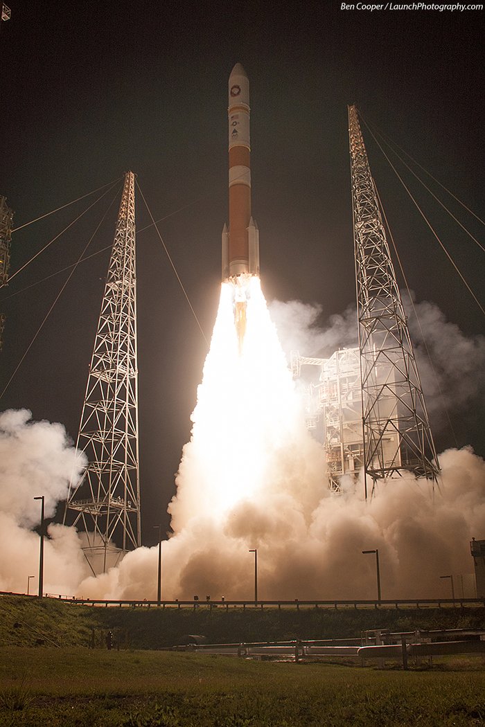 Delta IV launches WGS-5 photos