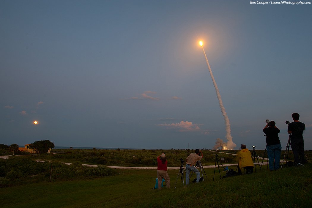 Delta IV launches WGS-5 photos