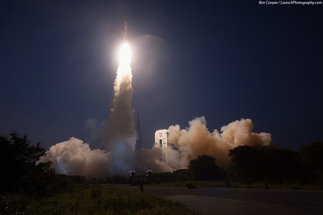 Delta IV launches WGS-5 photos