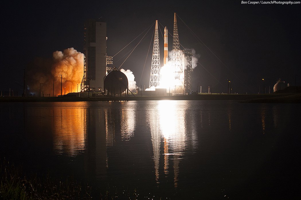 Delta IV launches WGS-5 photos