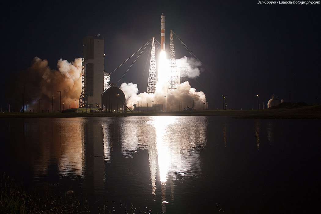 Delta IV launches WGS-5 photos