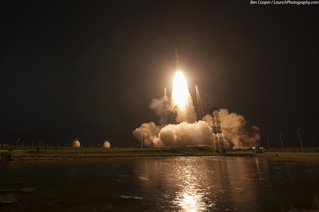 Delta IV launches WGS-6 photos