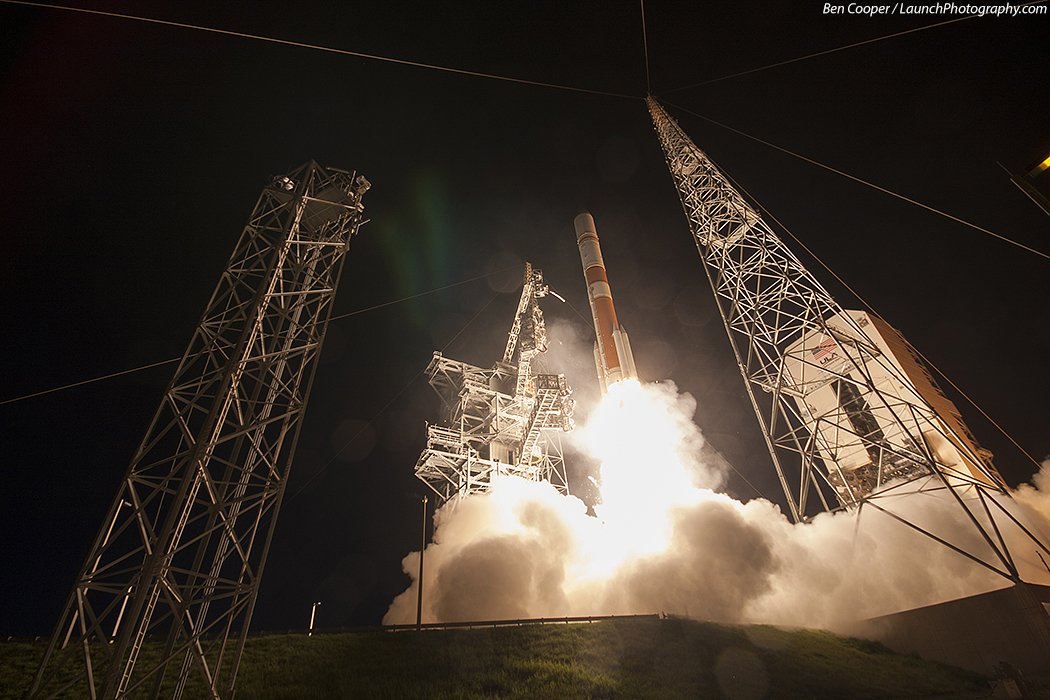 Delta IV launches WGS-6 photos
