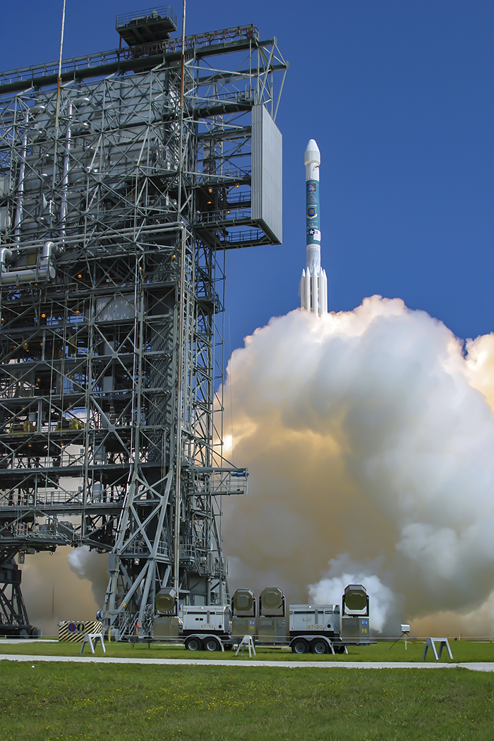 Delta II launches GPS IIR-15M photos