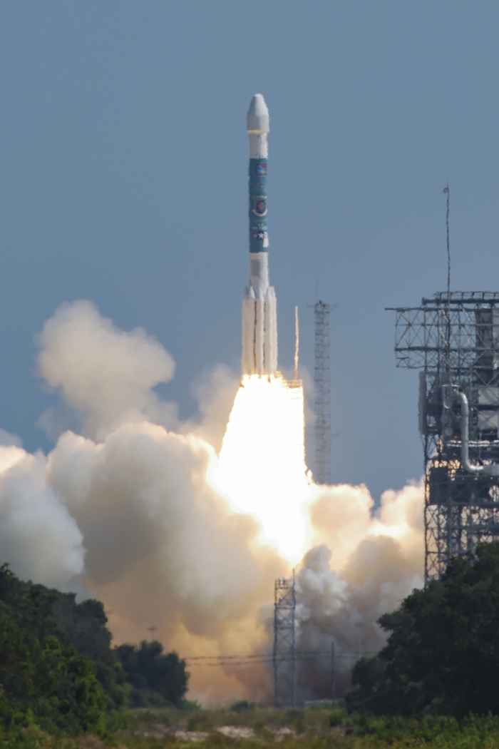 Delta II launches GPS IIR-15M photos