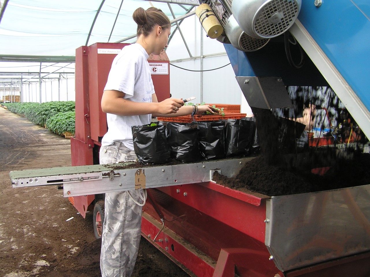 Polythene plant pots made from recycled polythene by Hadopots