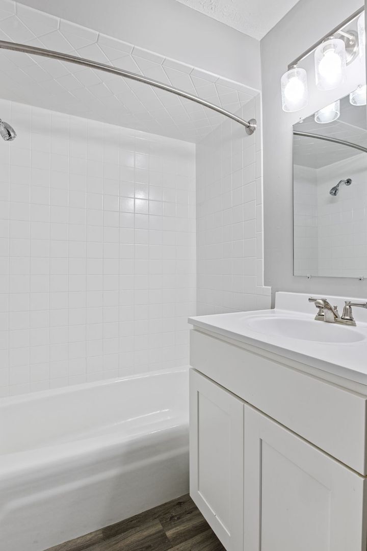 Melrose Place Apartments | Managed by J+G Companies