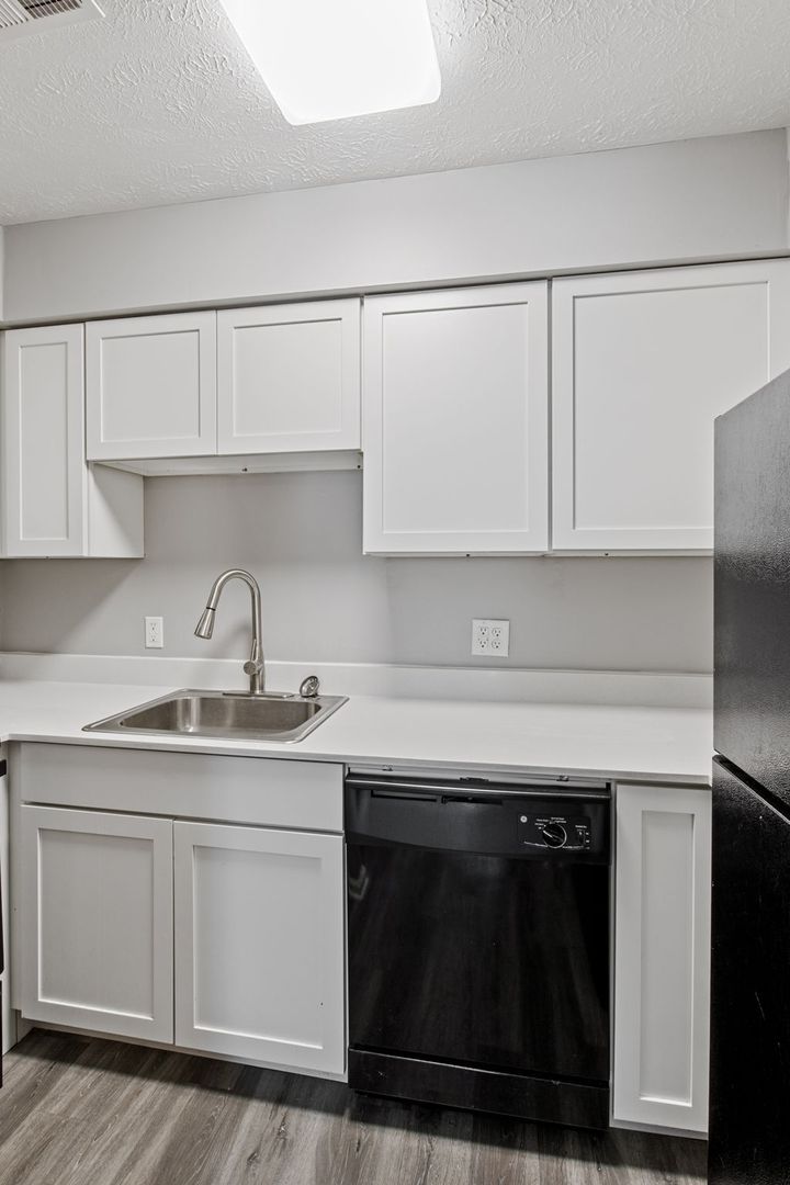 Melrose Place Apartments | Managed by J+G Companies