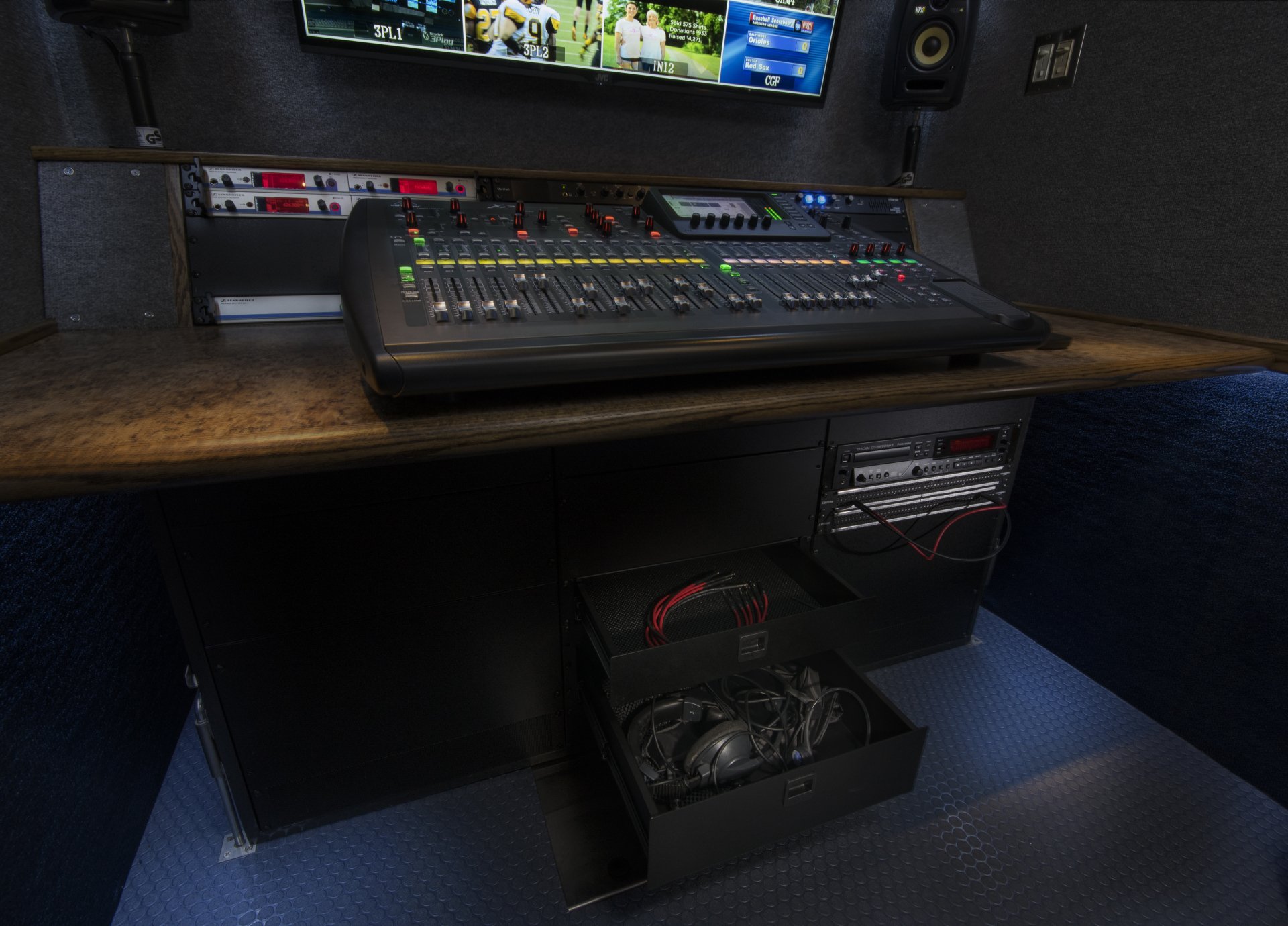 Broadcast TV Trucks - Expando OB Truck | TV Pro Gear