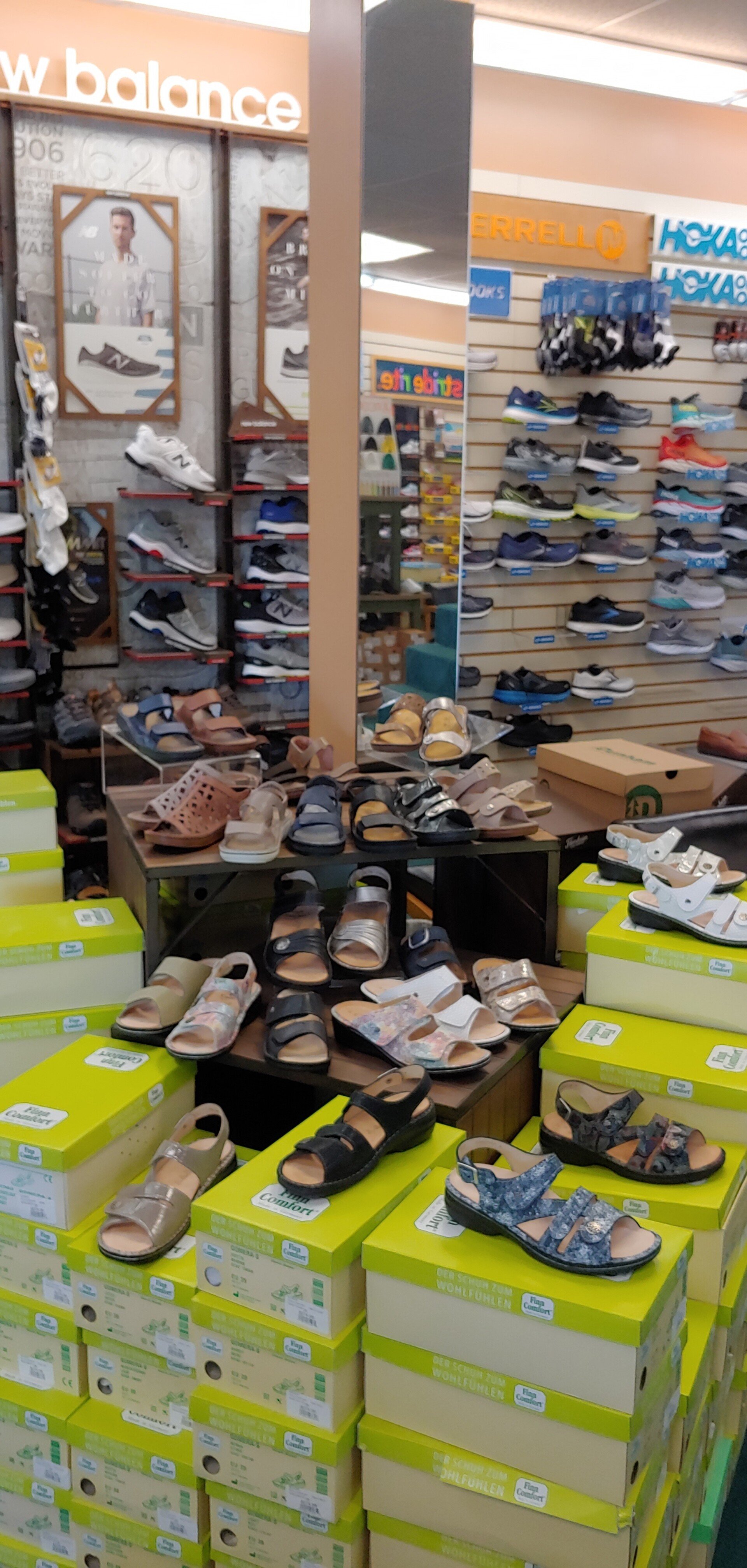 Shoe Store| Naples Florida | Snyderman's Shoes of Naples