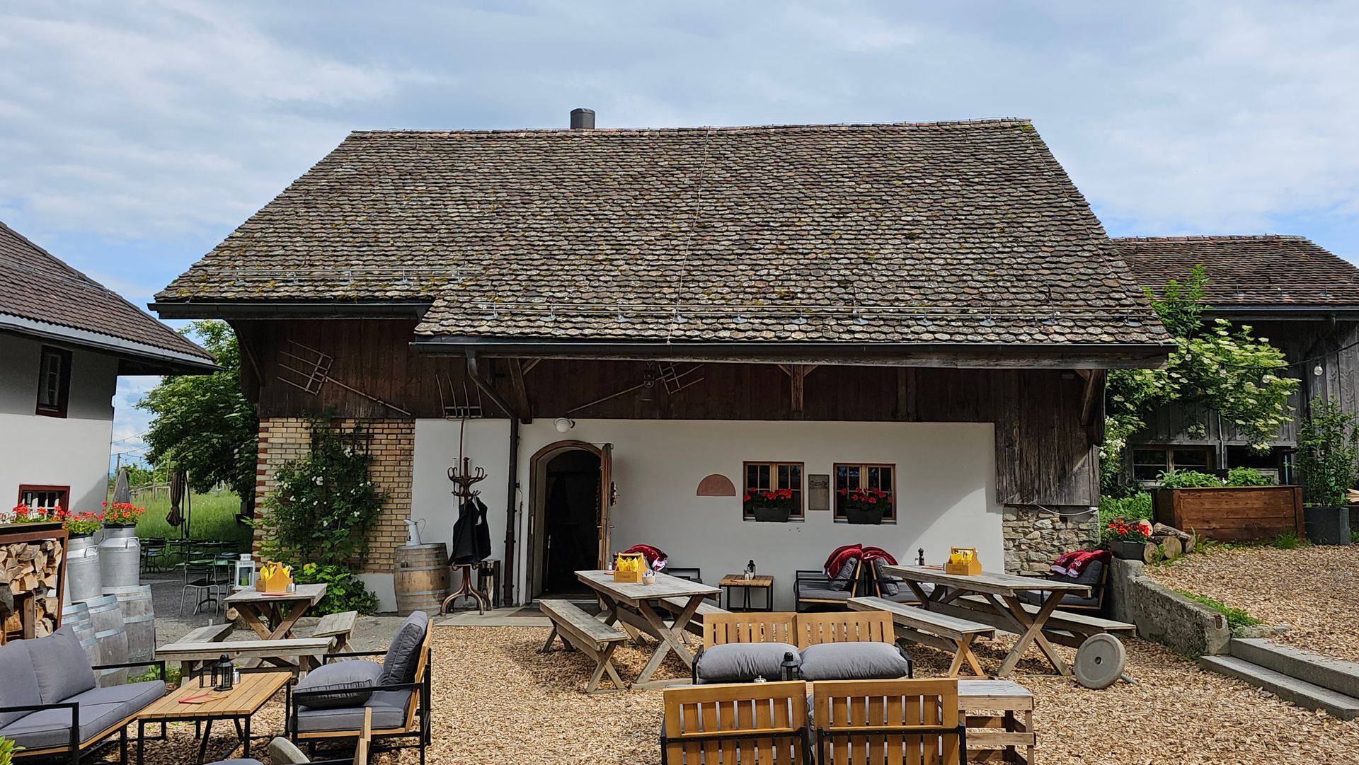 Chäsalp Zurich – Fondue, Raclette & Swiss Restaurant
