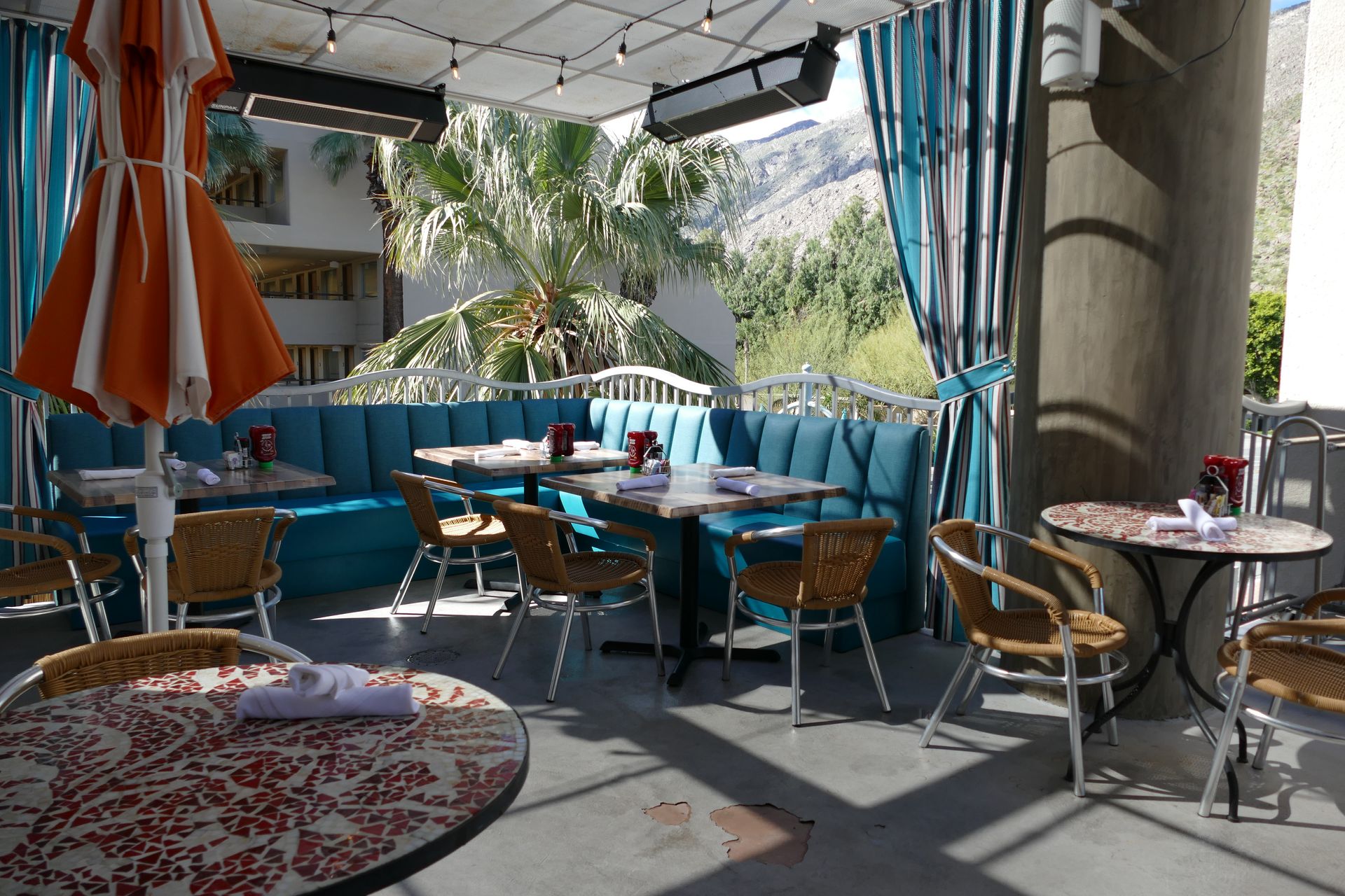 Contact | Bongo Johnny's Palm Springs | Restaurant