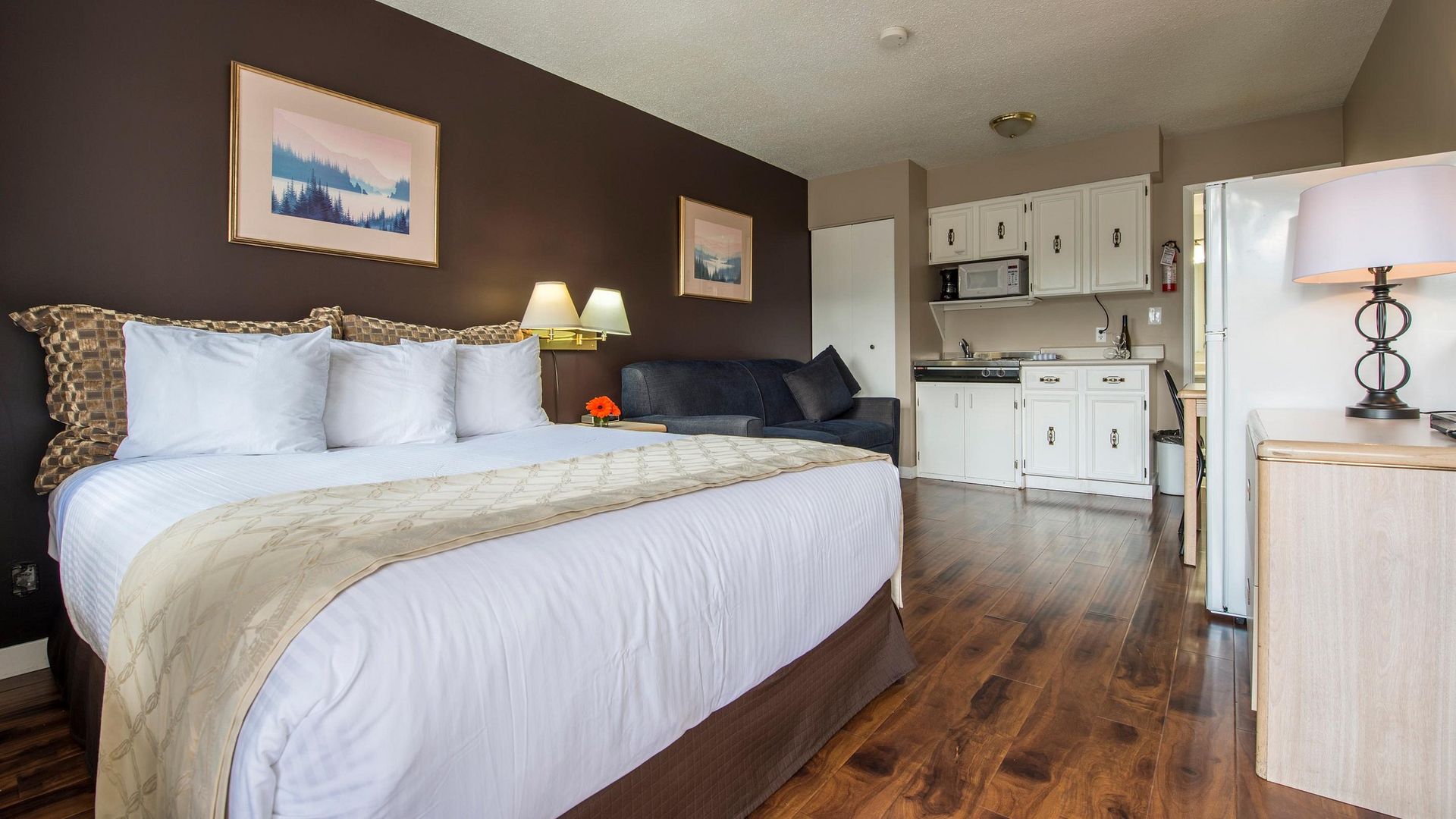 Accommodations | Oliver Motel & Inn