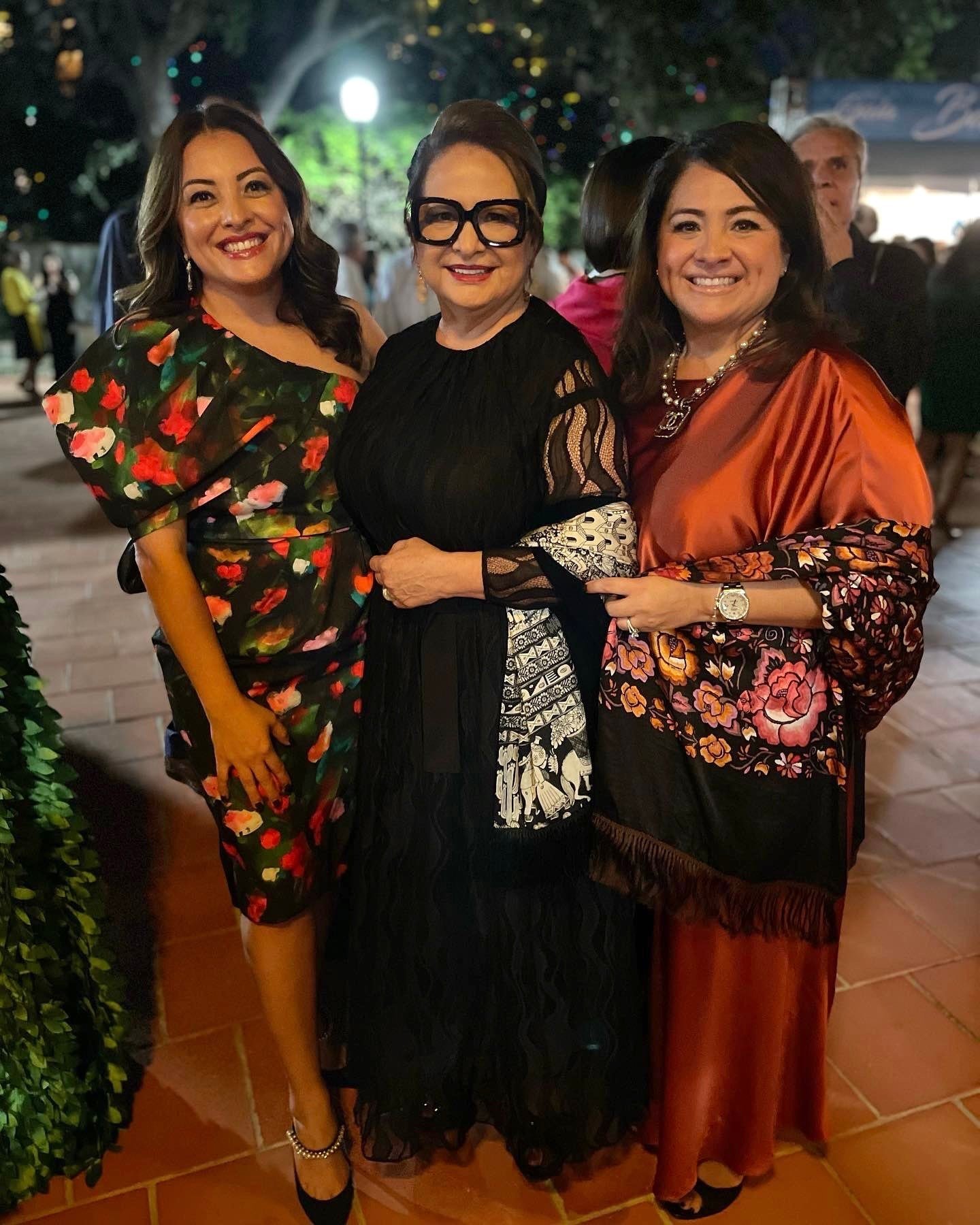 Rosa Santana Receives the “Mexicanos Distinguidos” Award