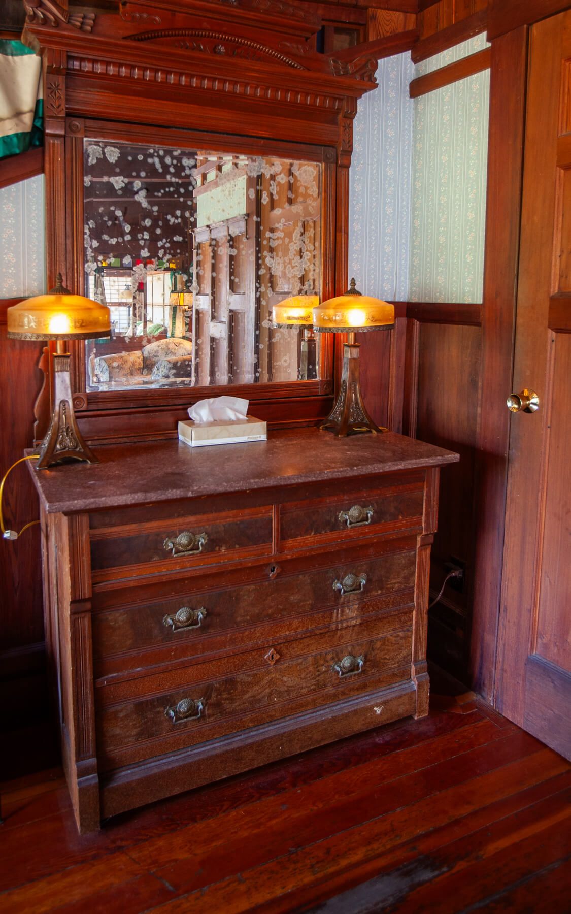 Farmhouse Rooms & Redwood Cabins Westport, CA | Howard Creek Ranch