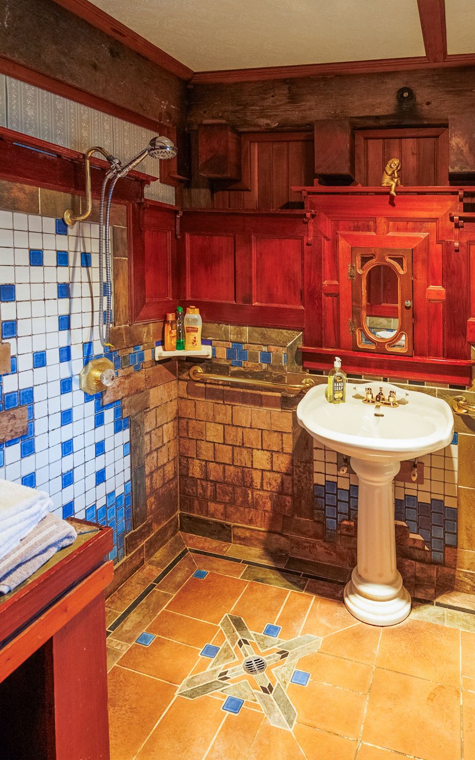 Farmhouse Rooms & Redwood Cabins Westport, CA | Howard Creek Ranch