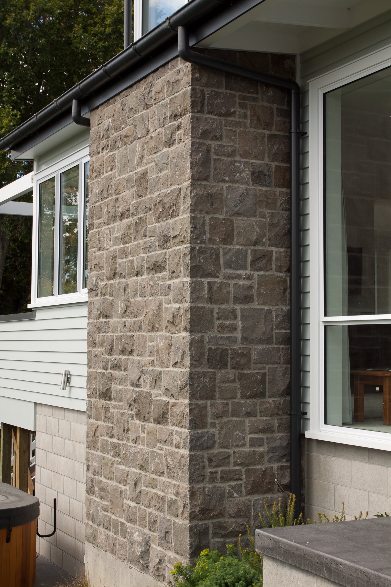 Southern Stonemason used a local Oxford Quarry for Overdale Drive.