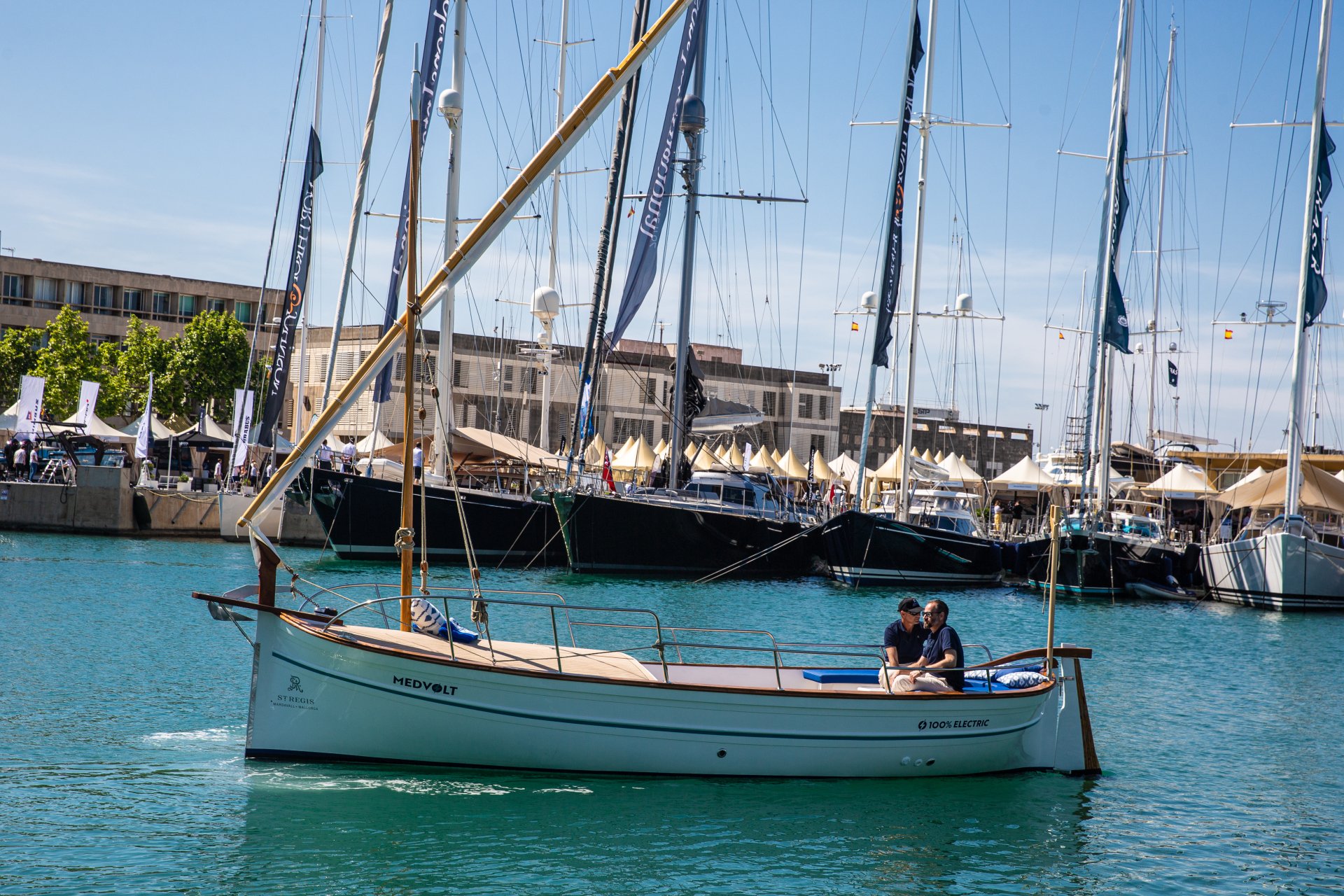 Llaut 100% eléctrico M/ fabricado en Mallorca | Medvolt Marine