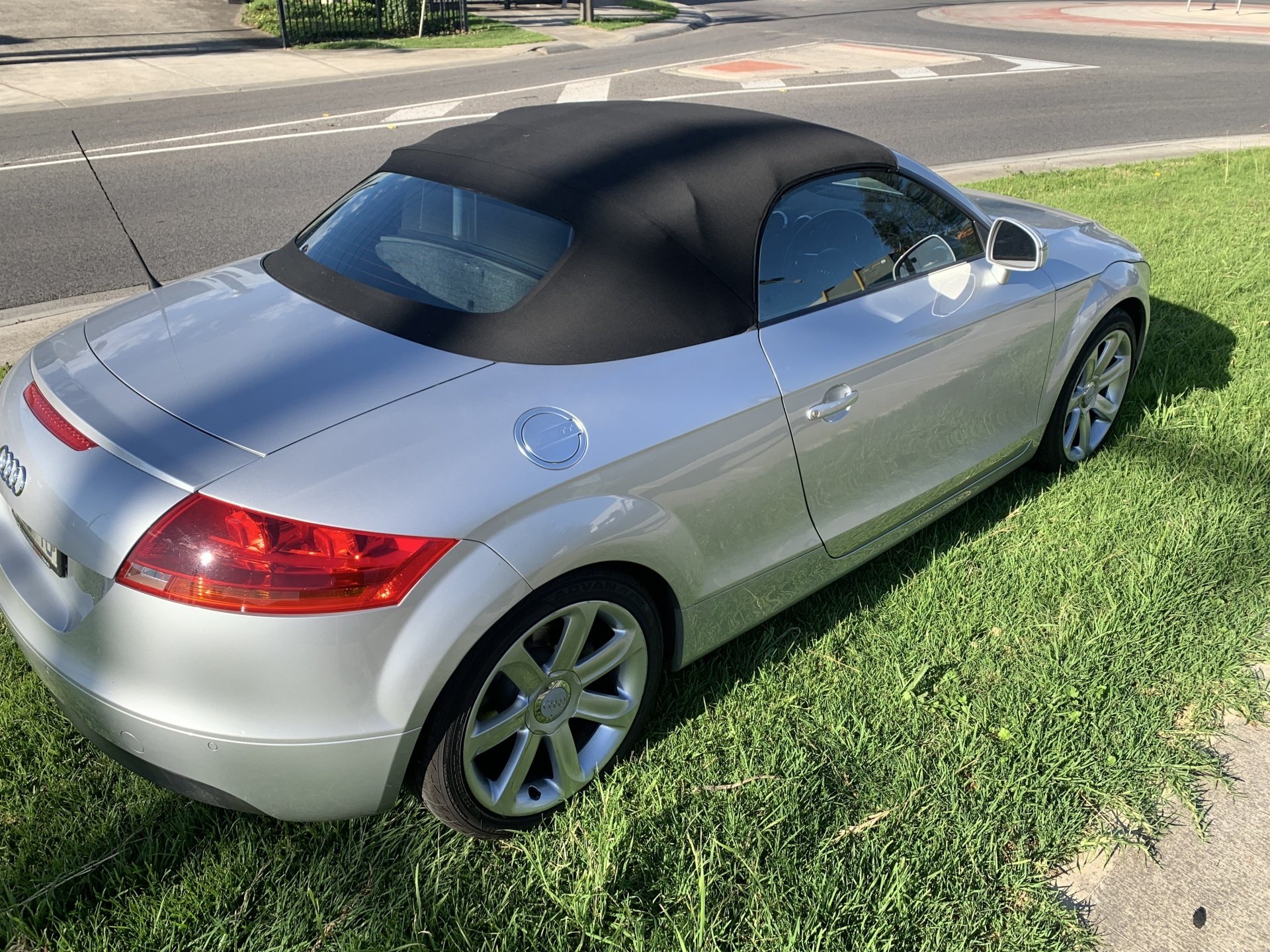 Tonneau Covers, Vinyl Roofs, Soft Tops Repair for Cars Albury