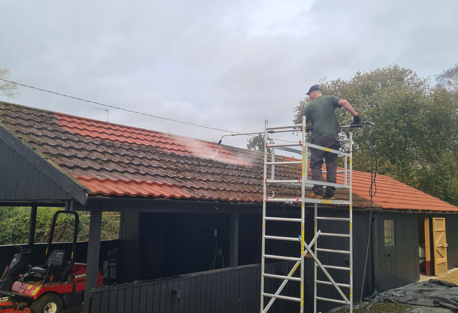 Roof Tile Cleaning and Why You Need It: Tips from Professionals