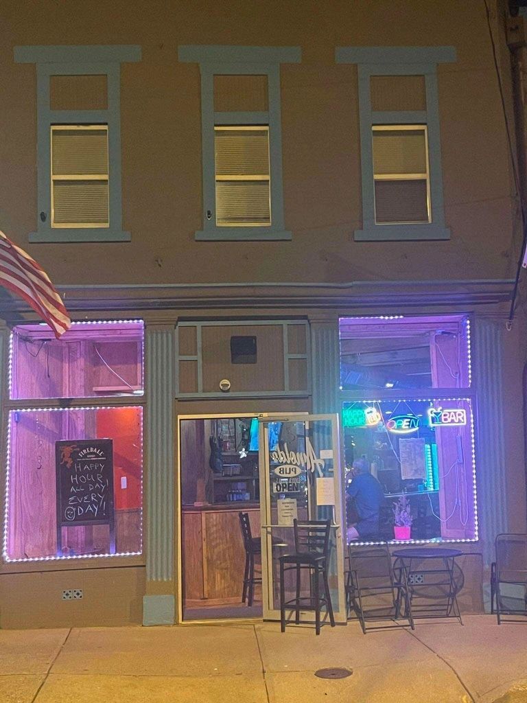 Arnold's Pub | Covington's Freshest Casual Hangout Spot